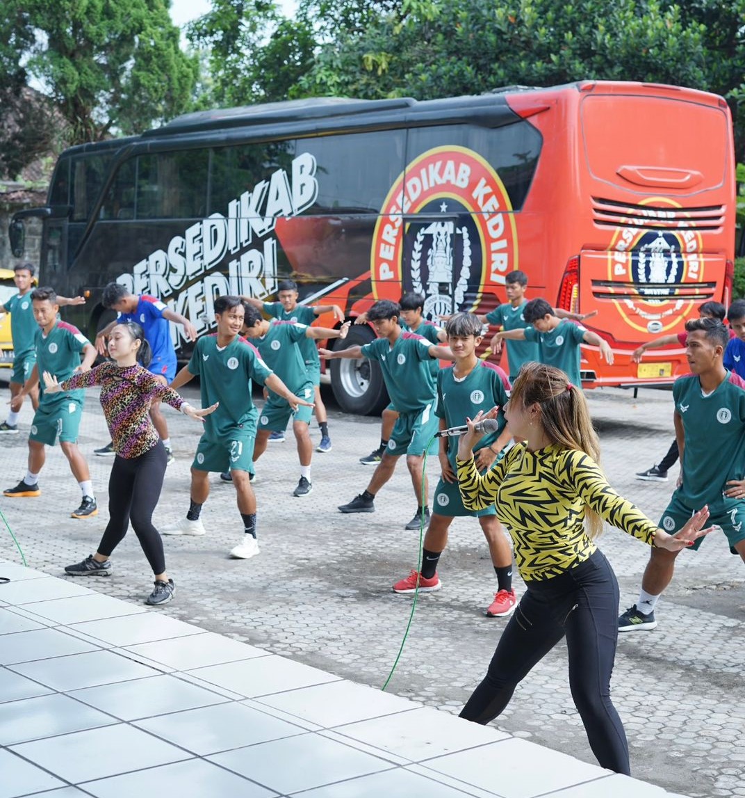 BEROLAHRAGA SAMBIL BEKERJA, SHALFA TEKUNI PEKERJAANNYA SEBAGAI ...